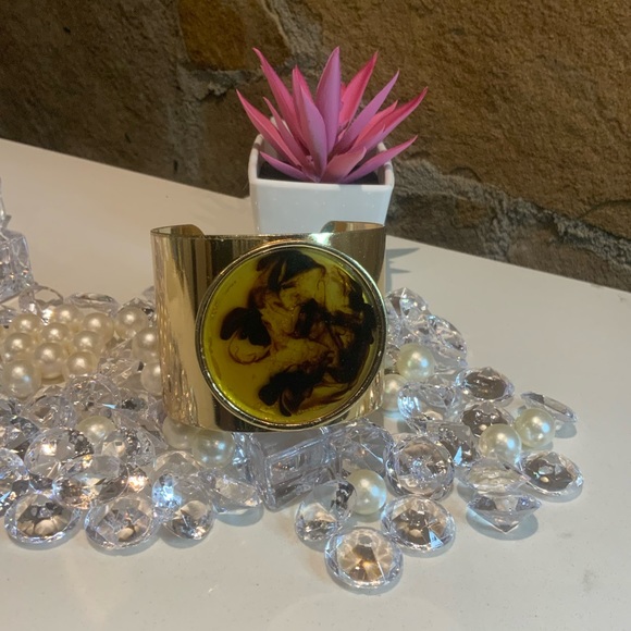 Hand Crafted | Jewelry | Gold Round Acrylic Cuff Bracelet | Poshmark